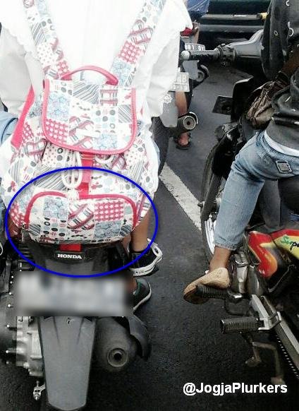 Jogjaplurkers Eh Bahaya Lho Bonceng Motor Dengan Posisi Tas Seperti
