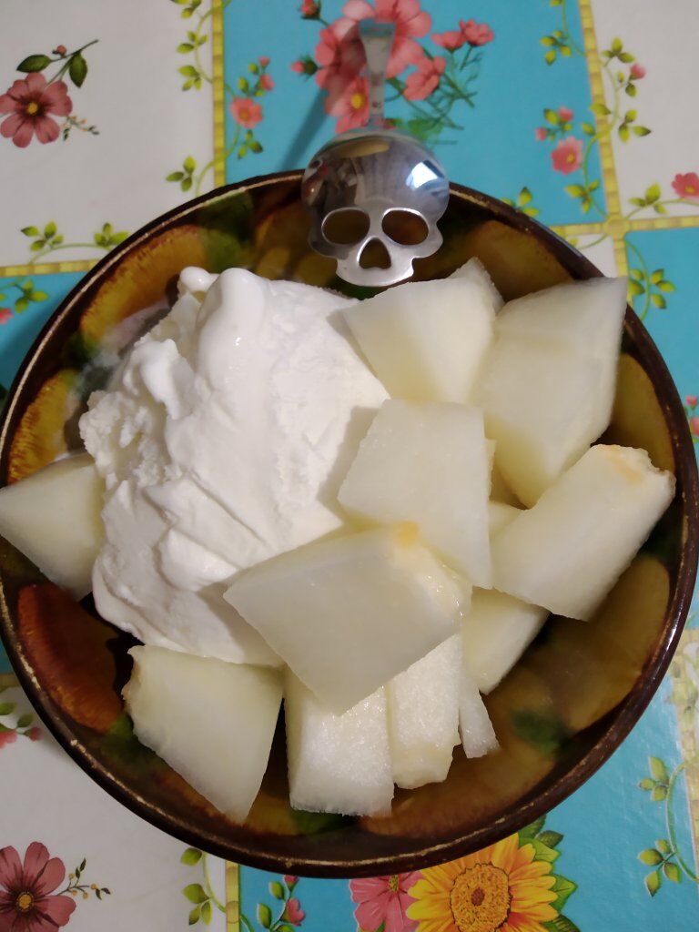 Ваш_ДегЕнерал - мороженку с кусочками дыньки самое то в этакую жарищу ...