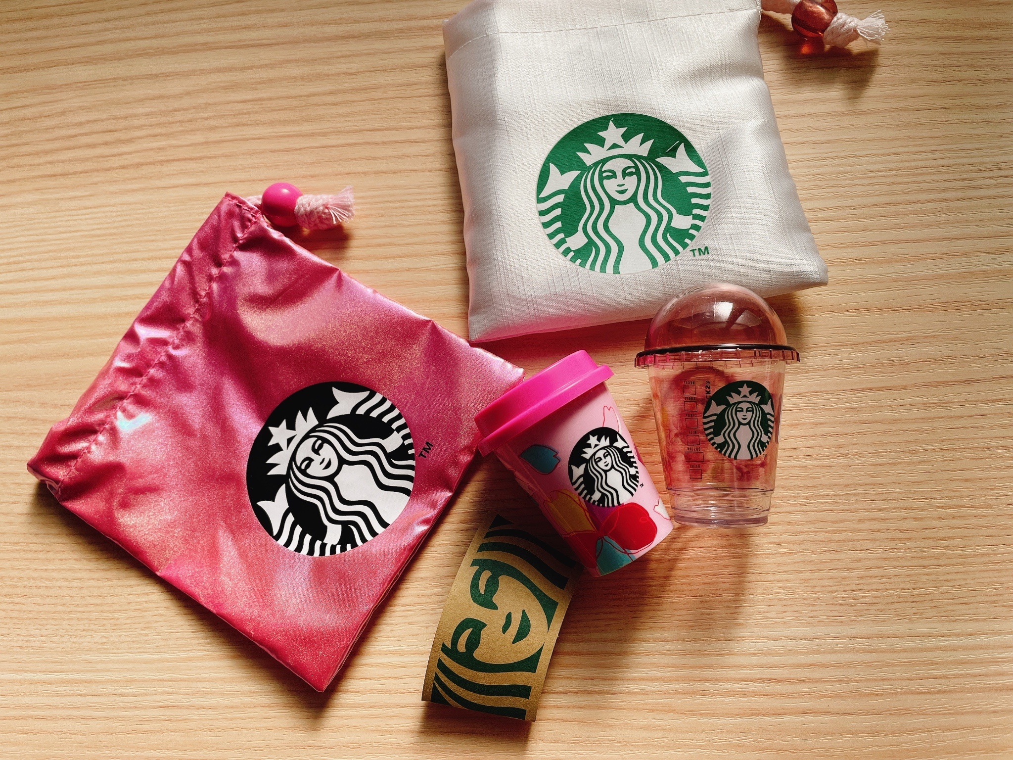 Ralaph*吃碗內看碗外 有沒有人要2024年日本starbucks的櫻花迷你杯,一個270元台幣,有送一個袋子跟一張可以在日本星巴克用的飲料券,期限到811。大概是三分可用的尺寸幫